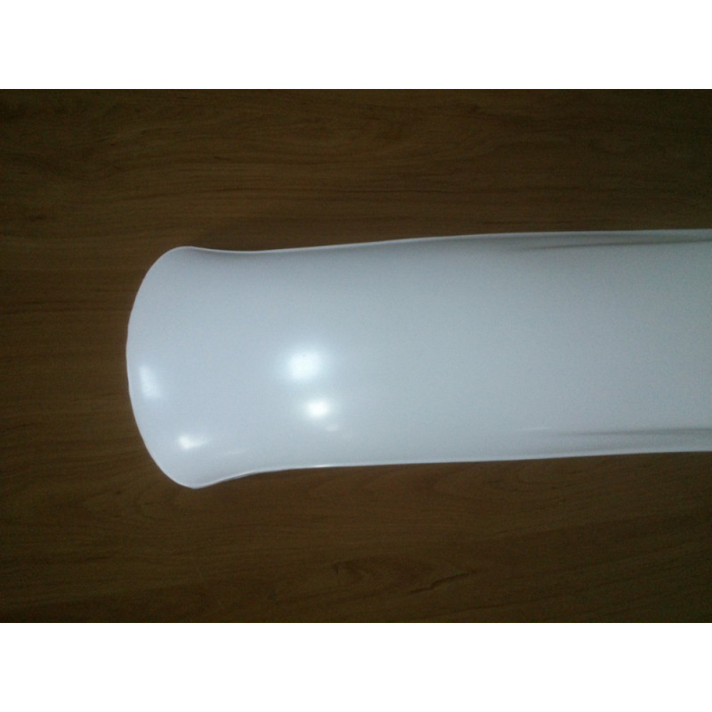 Front fender cross in white.